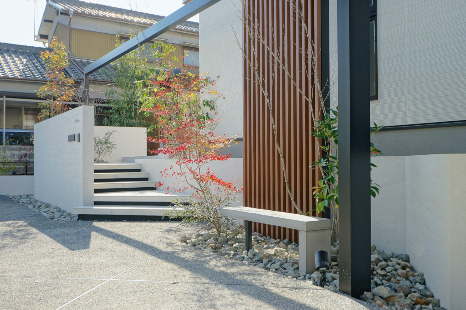 浮き階段風の跳ね出し施工 | 姫路｜外構 エクステリア 造園｜にわいろSTYLE